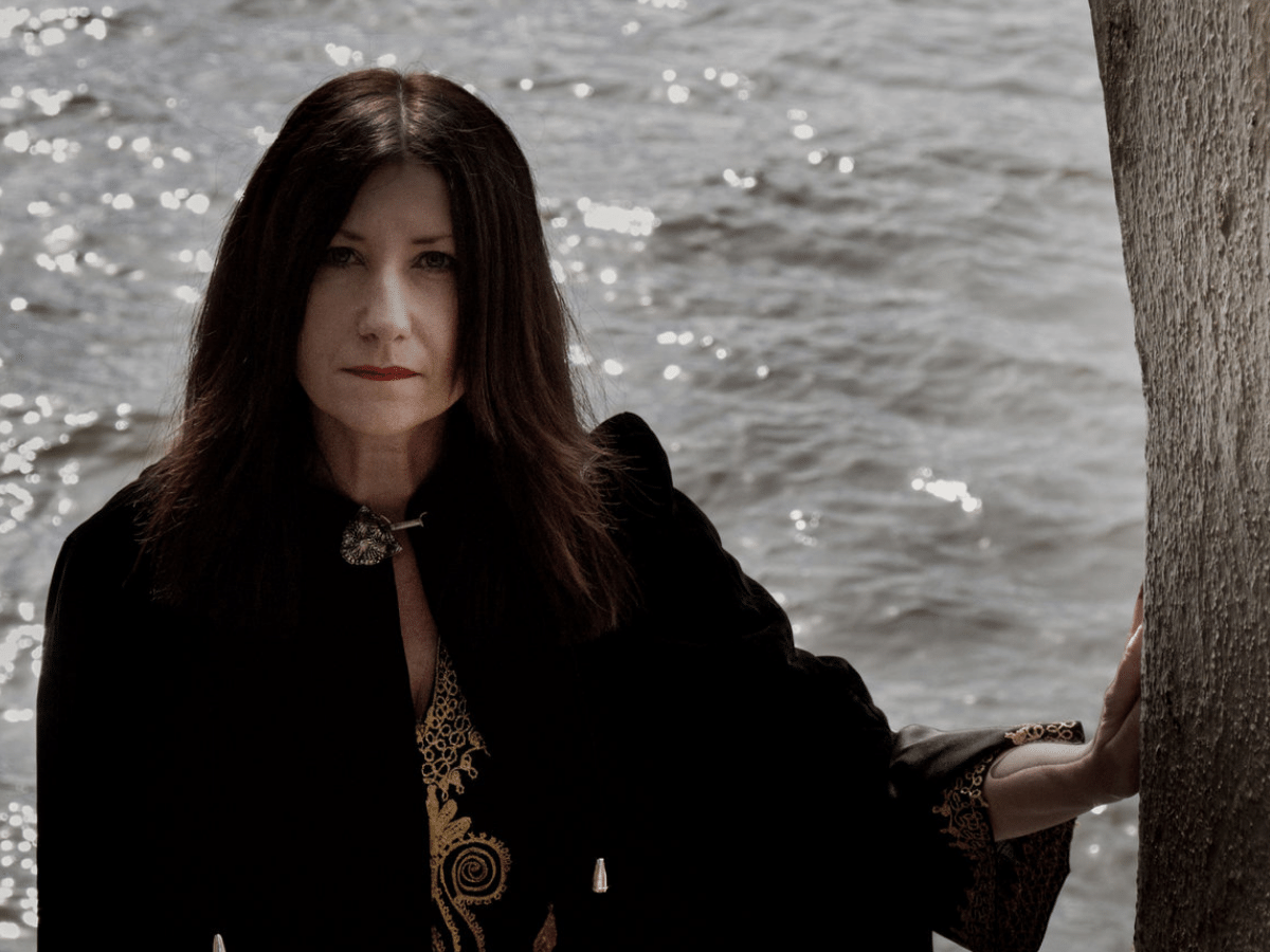 Alison Cotton album review: The Portait You Painted Of Me entrances