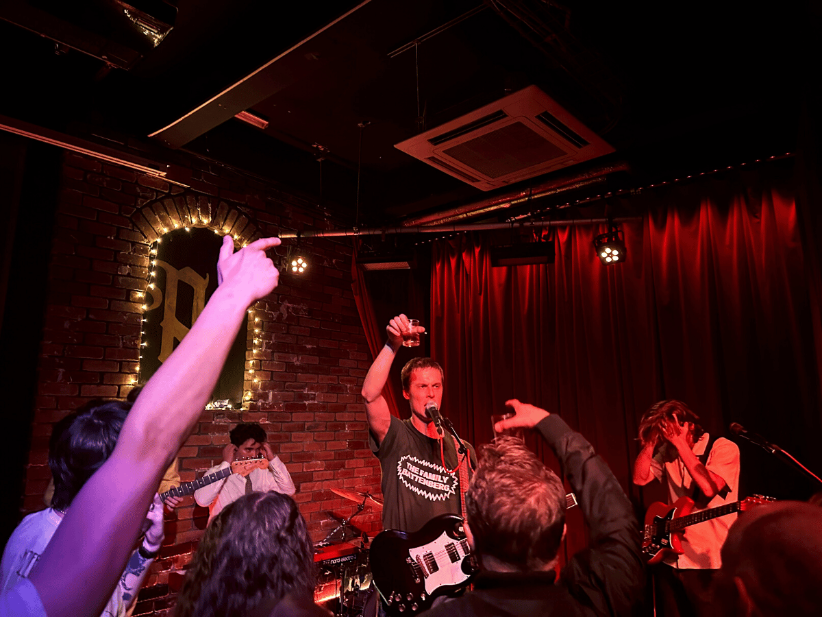 Buzzard Buzzard Buzzard return to Wales for packed Porter's live show
