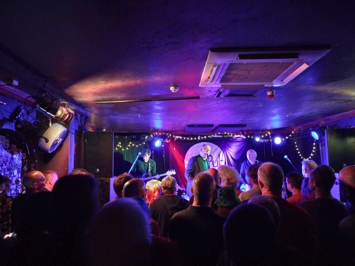 Nightingales & Ted Chippington live in Newport: comedy & post-punk mastery