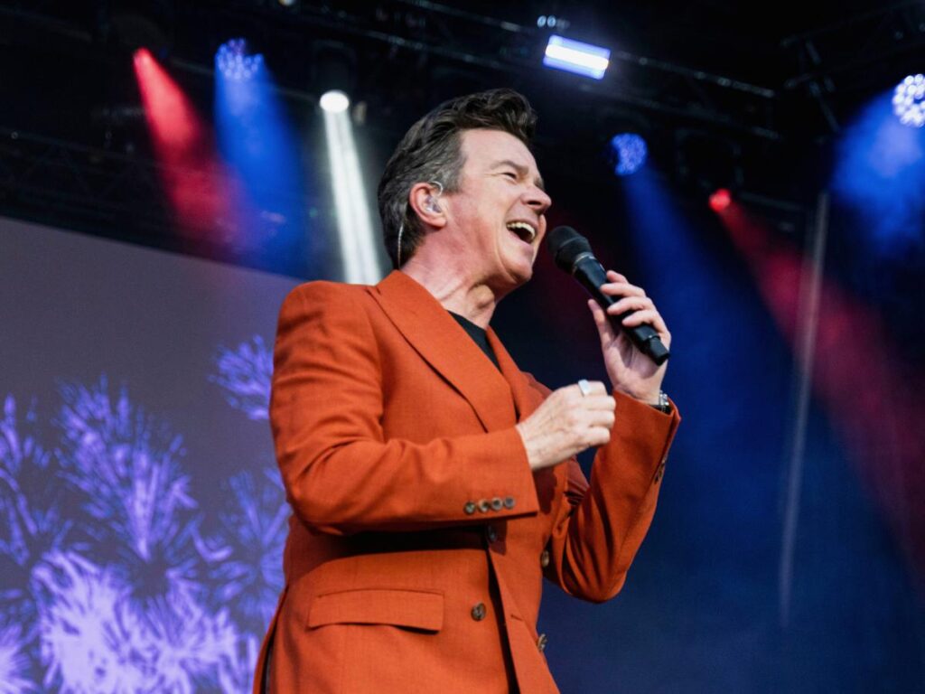 Rick Astley live at Cardiff Castle: iconic hits & energetic covers